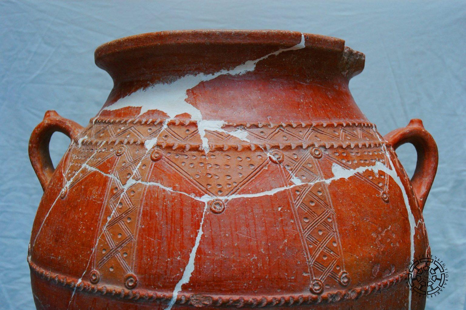 Medieval pottery and glass - Tigranakert of Artsakh
